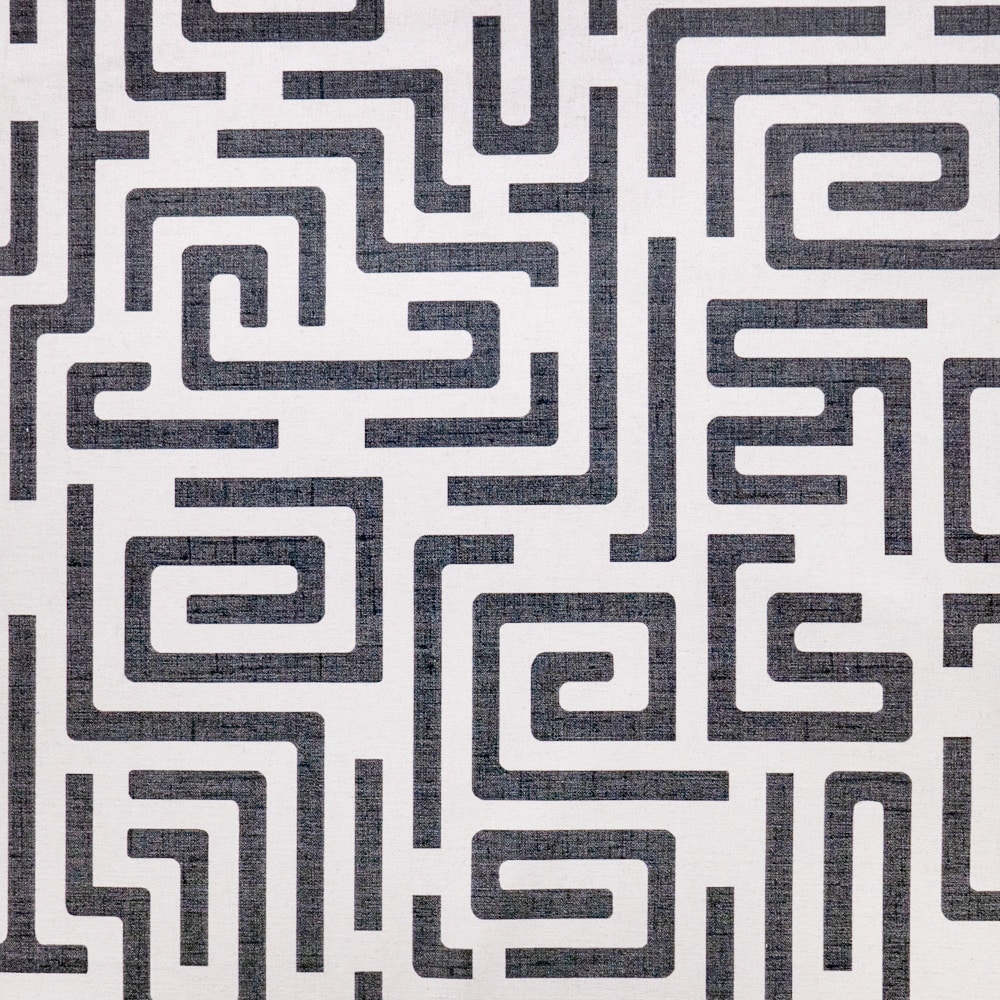 TELA ALGODON LABERINTO NEGRO – TELAS LA TONELADA